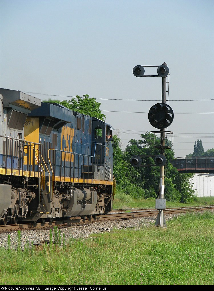 CSX 5371 on Q142 Northbound